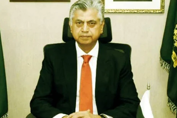 Hannah Husain becomes first Pakistani to debut at Le Bal des Débutantes ...