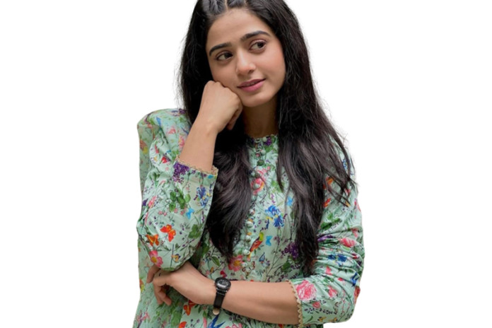 Alizeh Shah, Aliya Ali share adorable dance moves on set | Daily ...