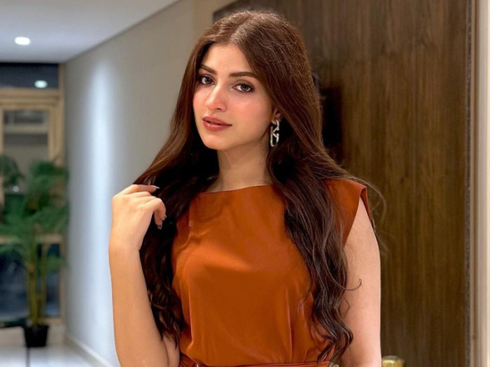 Kinza reveals her first drama salary | Daily National Courier