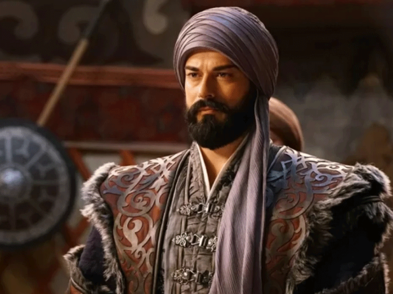 Kurulus lead actor Burak lands in Karachi | Daily National Courier